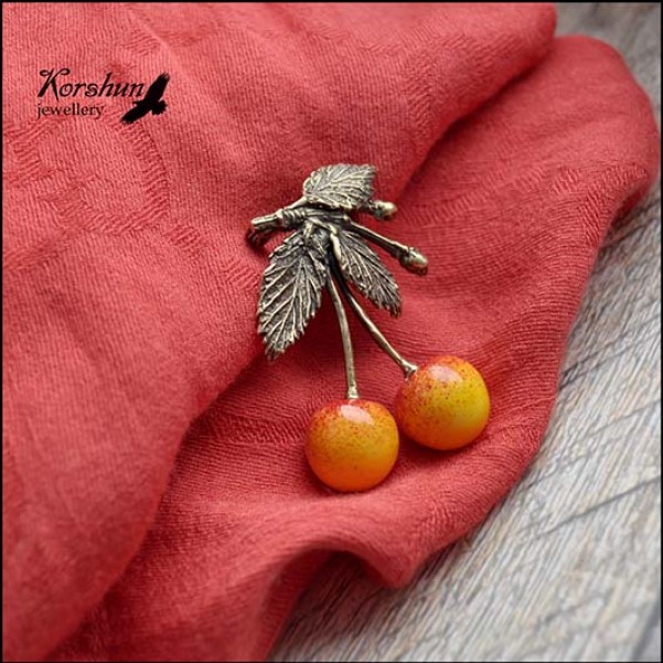 Брошь Черешня: , Латунь, Стекло